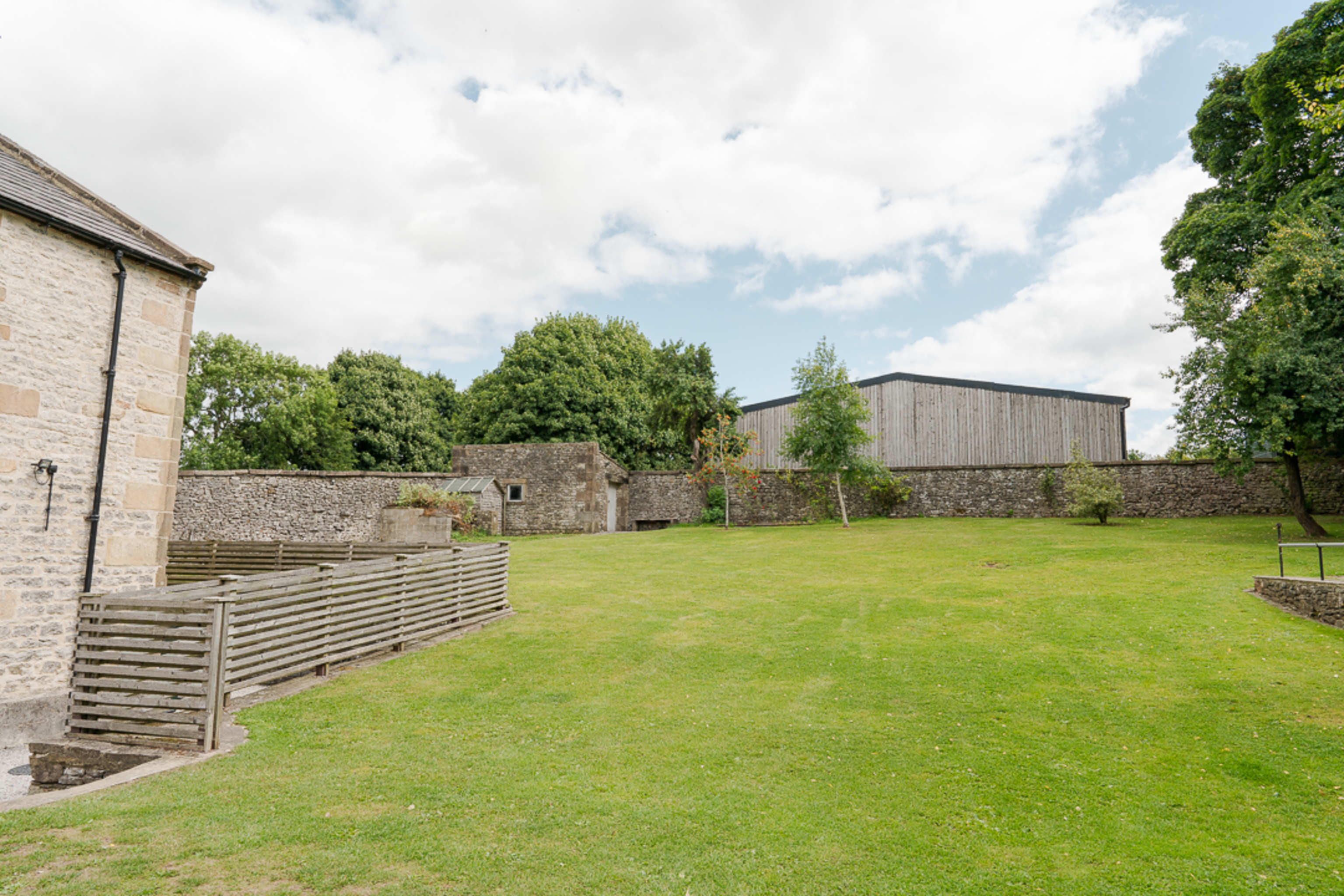 Holly Bush Farm | Sleeps 24 - 40 delegates - Peak Venues