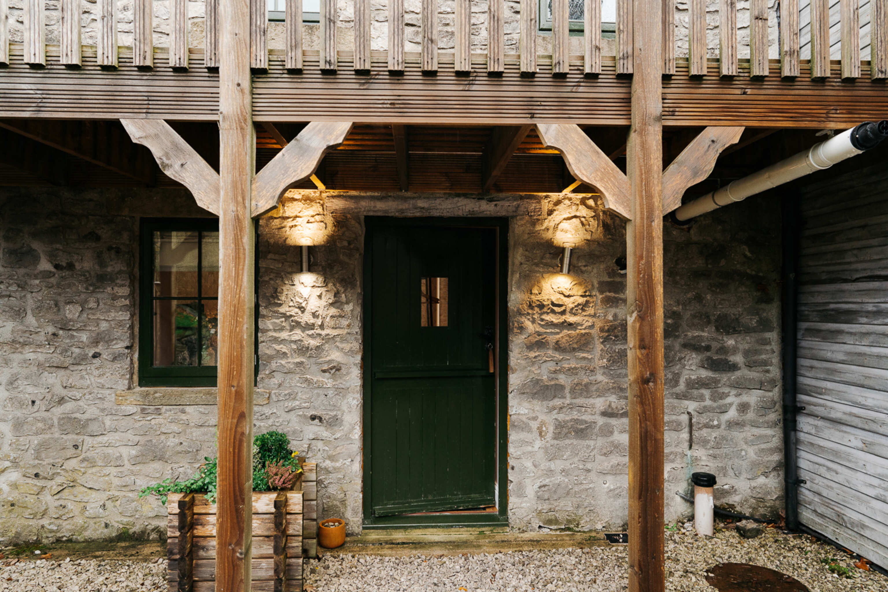 Dale House | Sleeps 12 - 23 Delegates - Peak Venues
