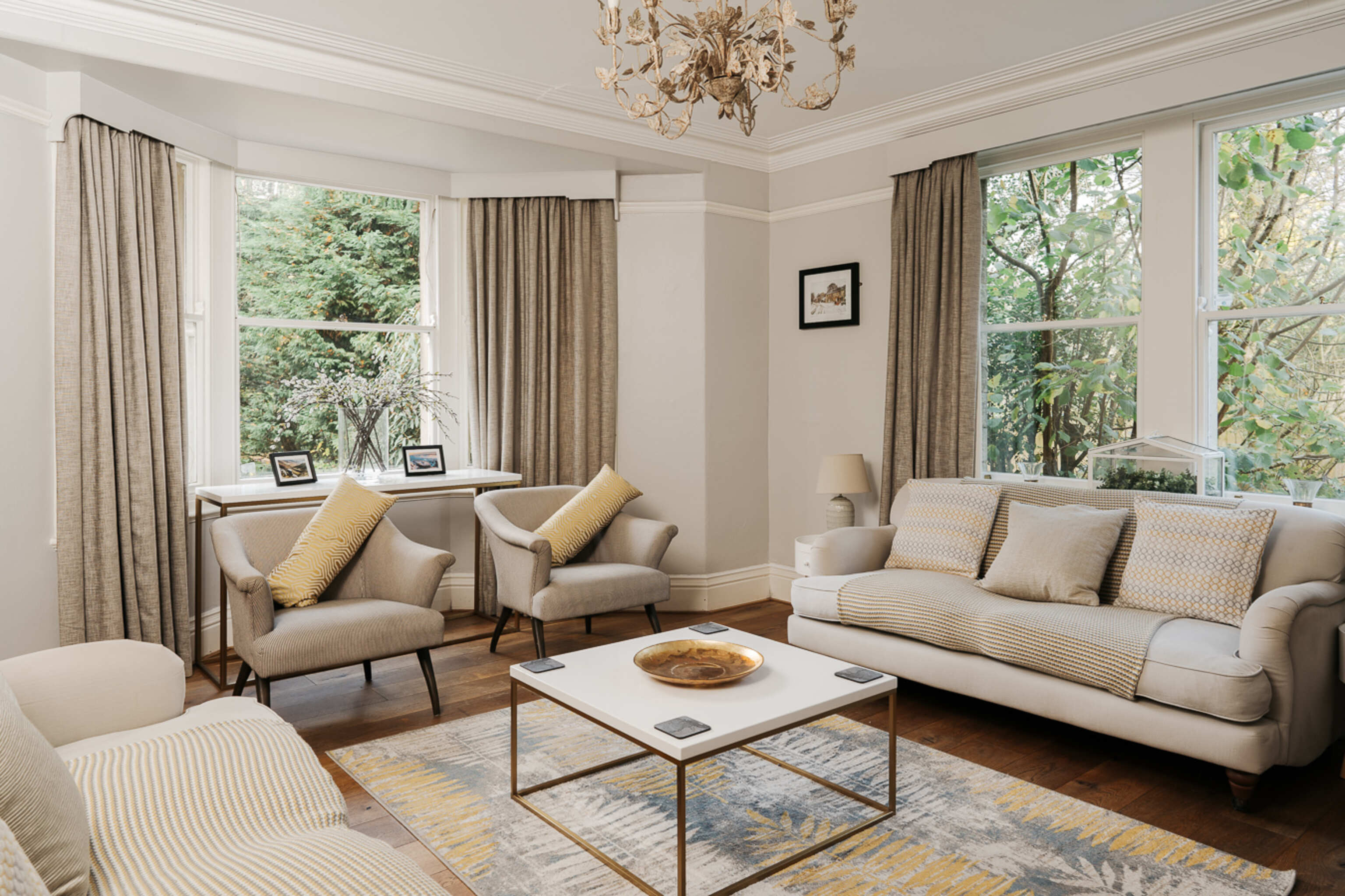 Dale House | Sleeps 12 - 23 Delegates - Peak Venues