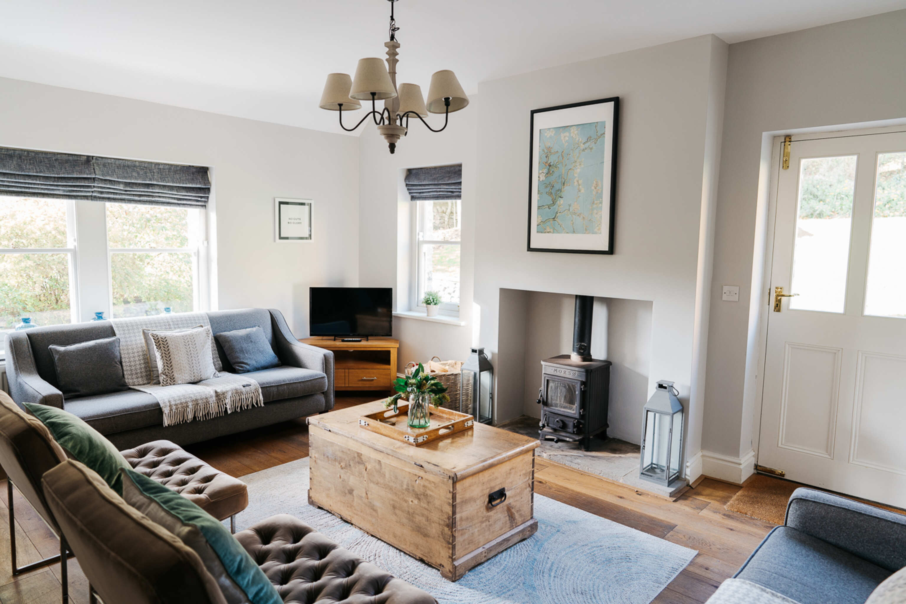 Dale House | Sleeps 12 - 23 Delegates - Peak Venues