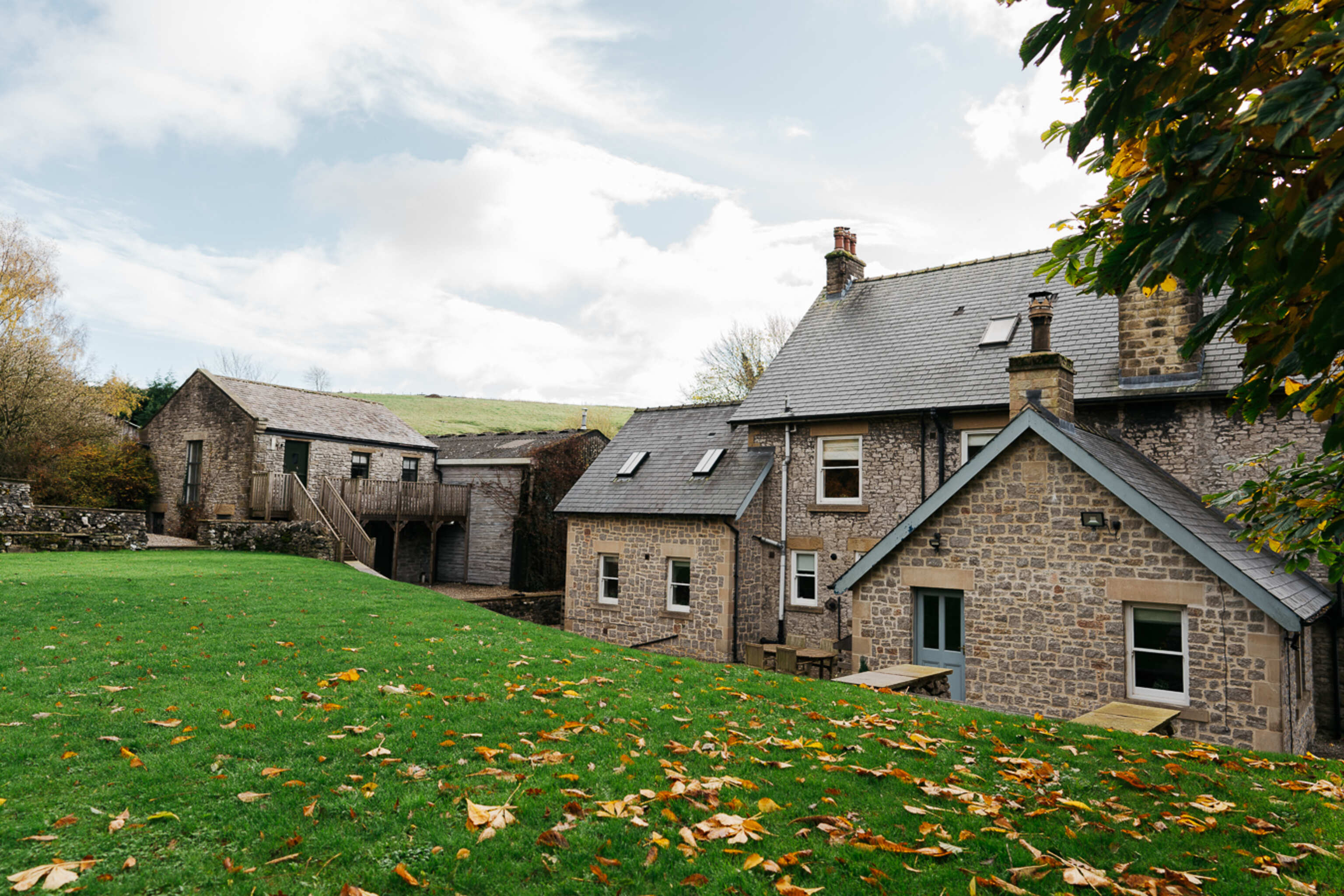 Dale House | Sleeps 12 - 23 Delegates - Peak Venues