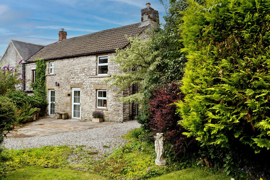 Rose Cottage - Cosy 2 bedroom cottage in the Peak District - Peak Venues